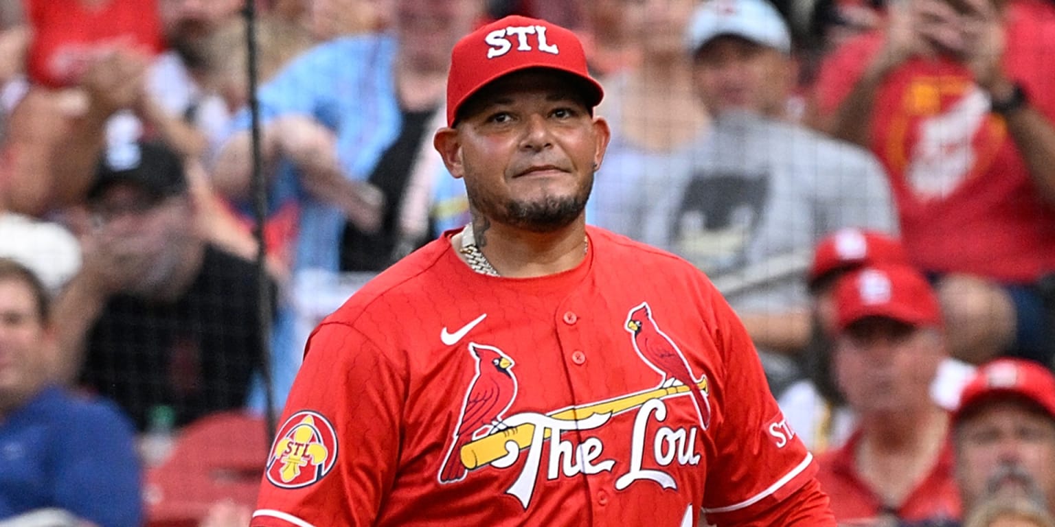 Yadier Molina to return to Cardinals' dugout in uniform
