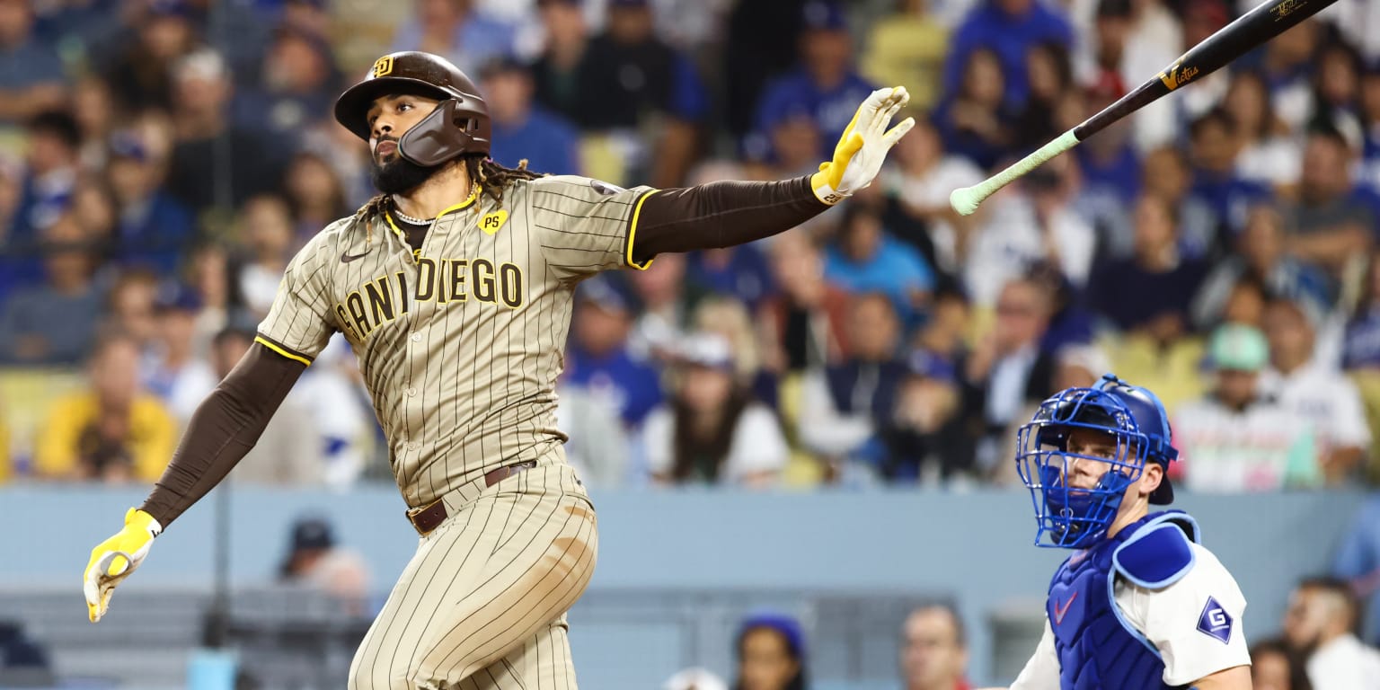 Padres lose to Dodgers, lose ground in NL West race
