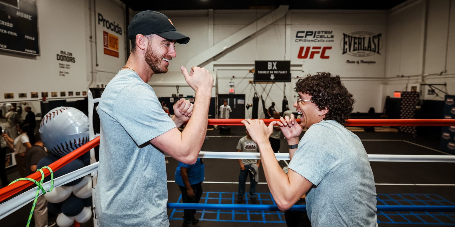 Yankees visit Bronx Legends Boxing Academy during HOPE Week