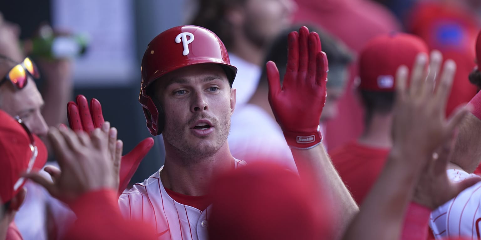 Max Kepler hits home run in first home game with Phillies