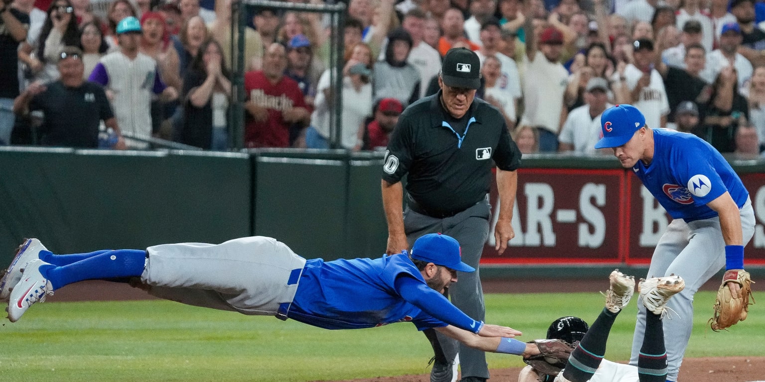 Dansby Swanson makes savvy fake, tag to end Cubs-Diamondbacks game