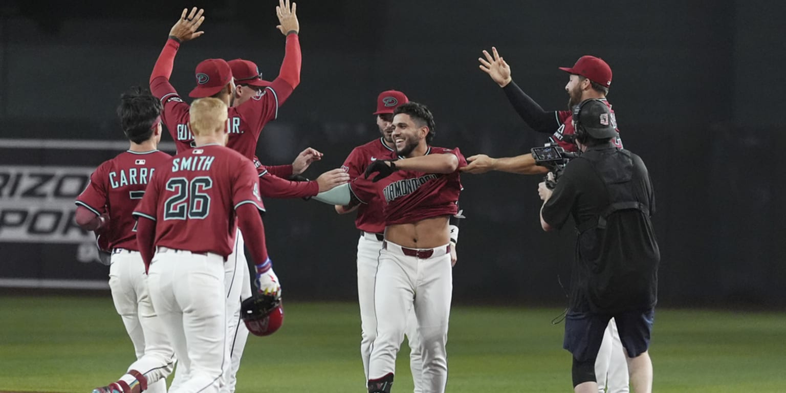 D-backs dejan tendidos a Guardianes con hit de oro de Adrián del Castillo