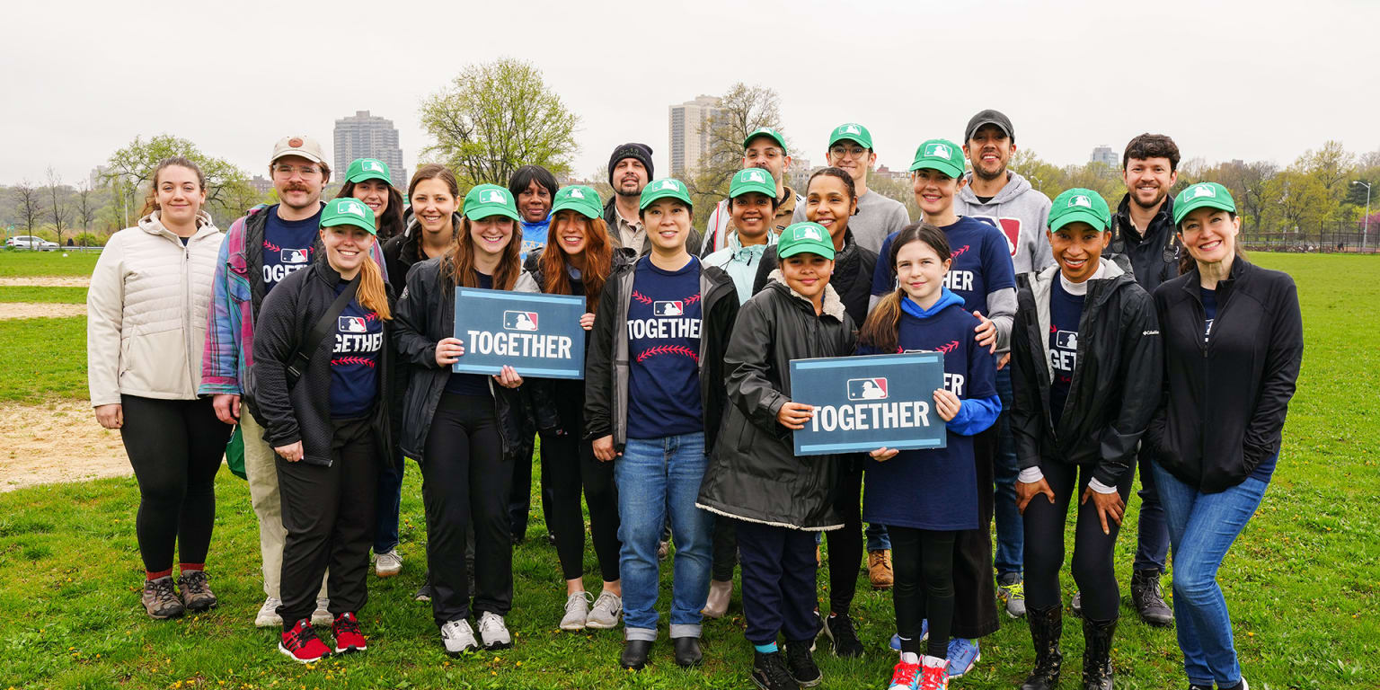 MLB hosts Earth Day Volunteer Event at Flushing Meadows-Corona Park