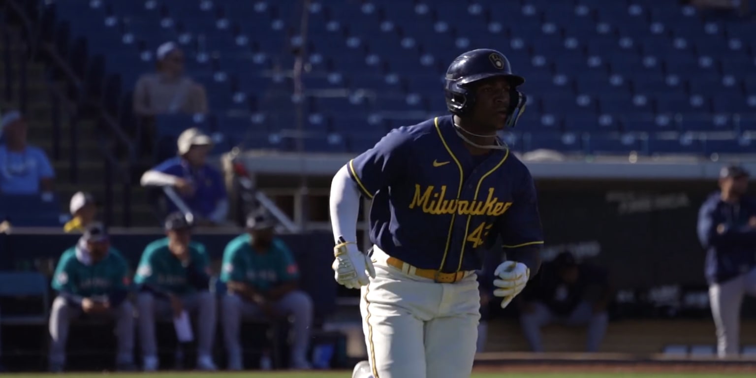 Luis Peña hits three-run homer in Brewers Spring Breakout game