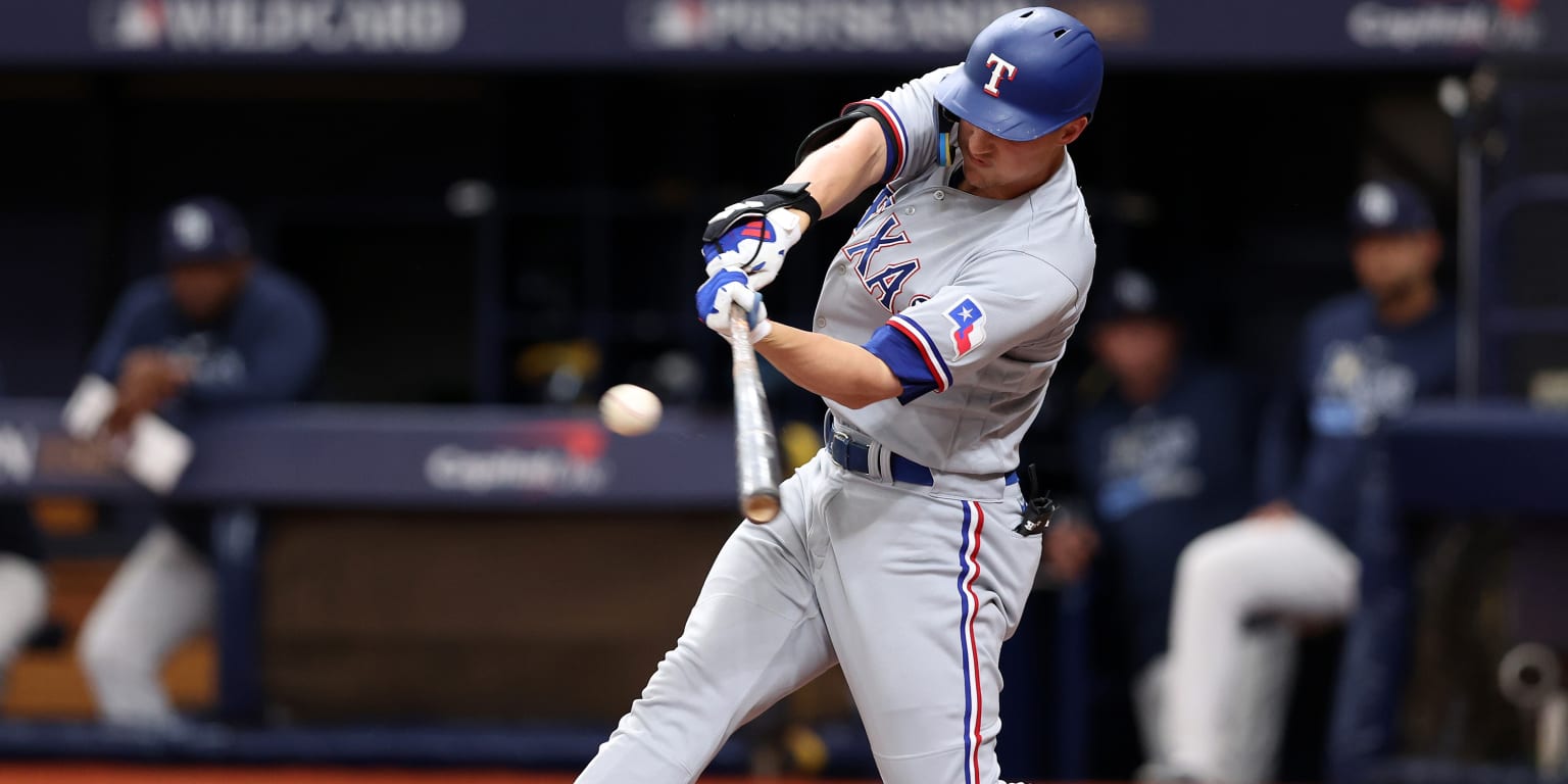 Corey Seager continues to be clutch for Rangers in postseason