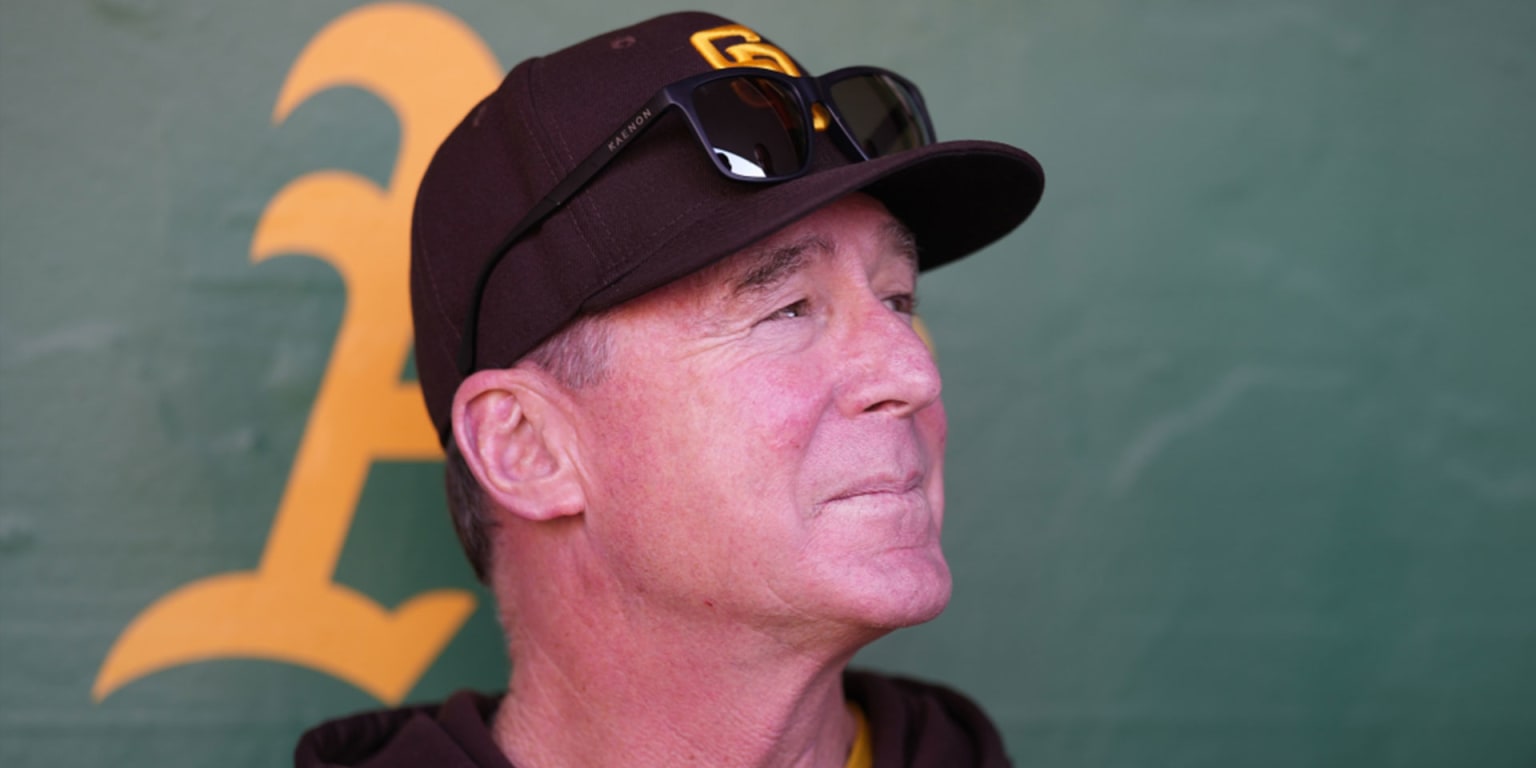 Bob Melvin honored in return to Oakland