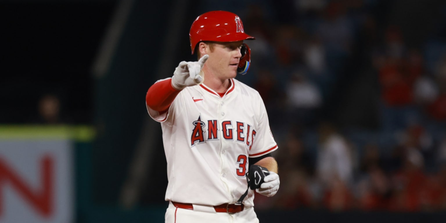 Eric Wagaman notches first MLB hit