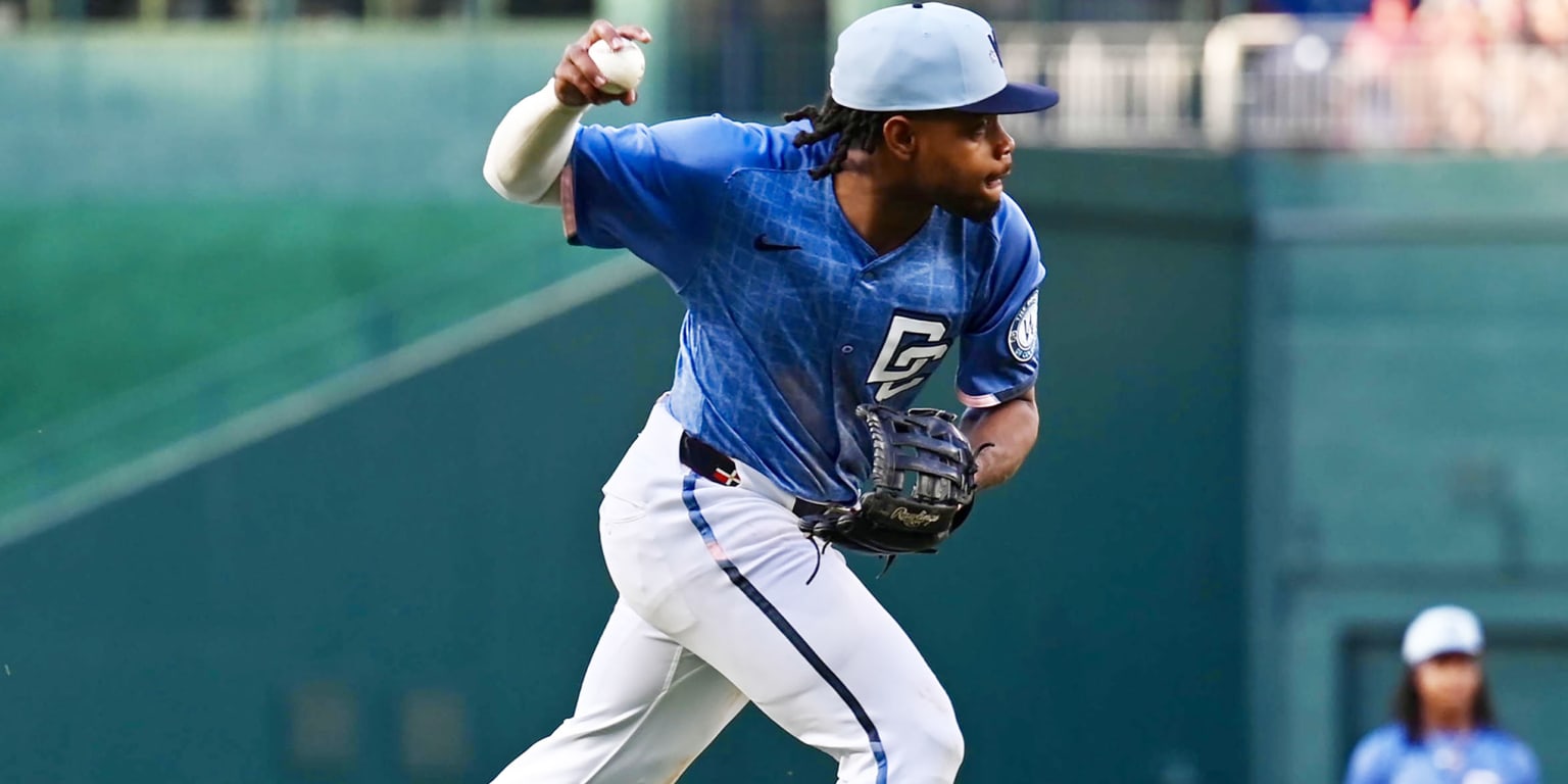 Jose Tena impressing Nationals on offense and defense