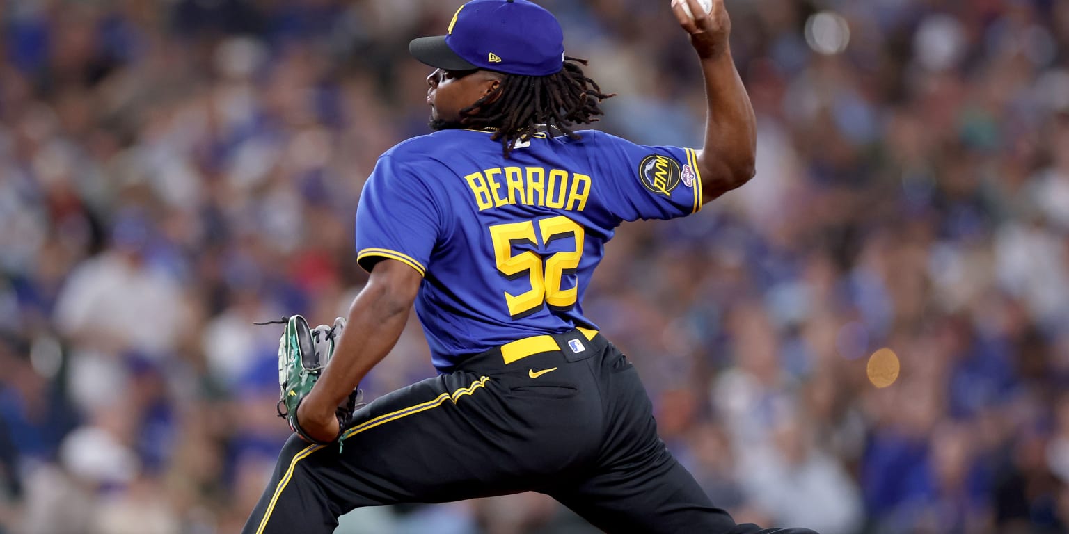 Prelander Berroa, Zach DeLoach traded to White Sox for Gregory Santos