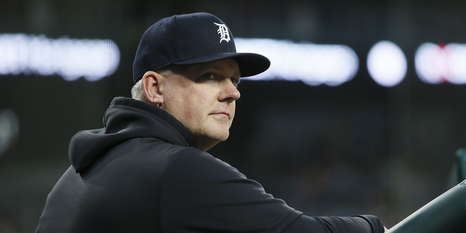 A.J. Hinch signs extension as Tigers manager