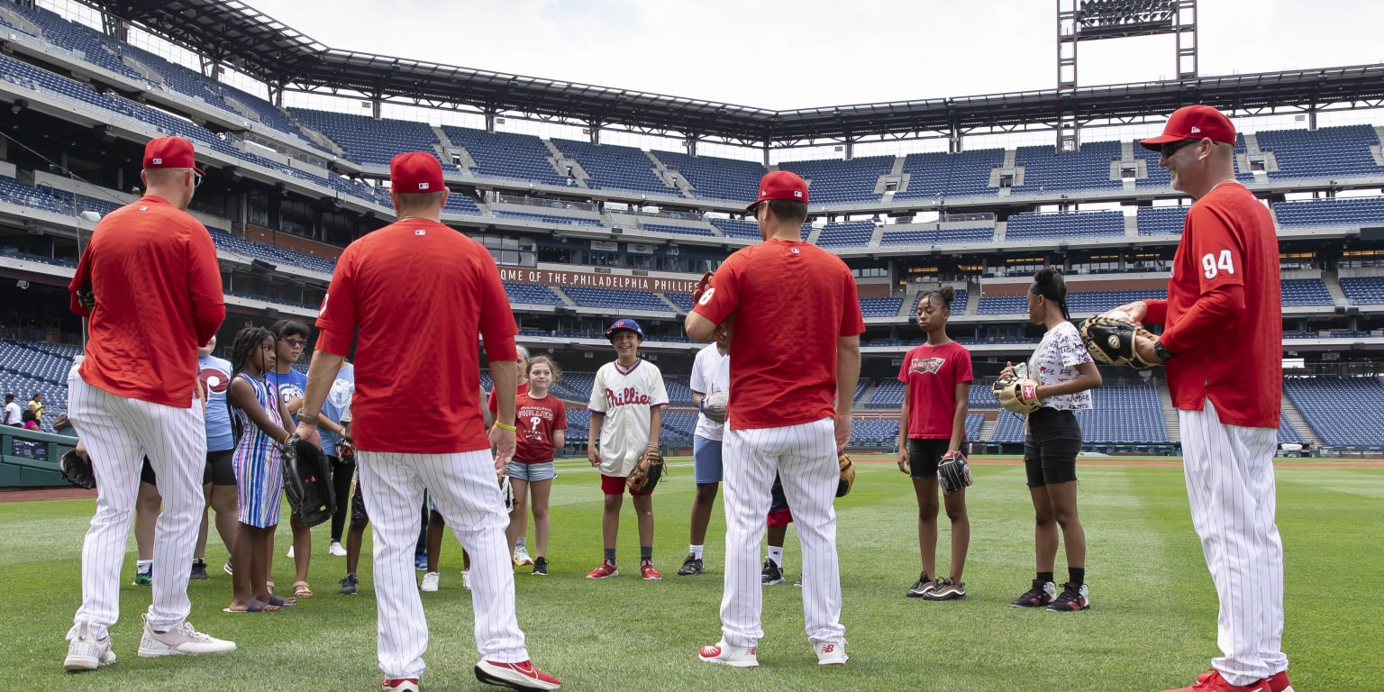 Youngsters Get Treated to a Phillies Coaches Clinic from Toyota | MLB.com