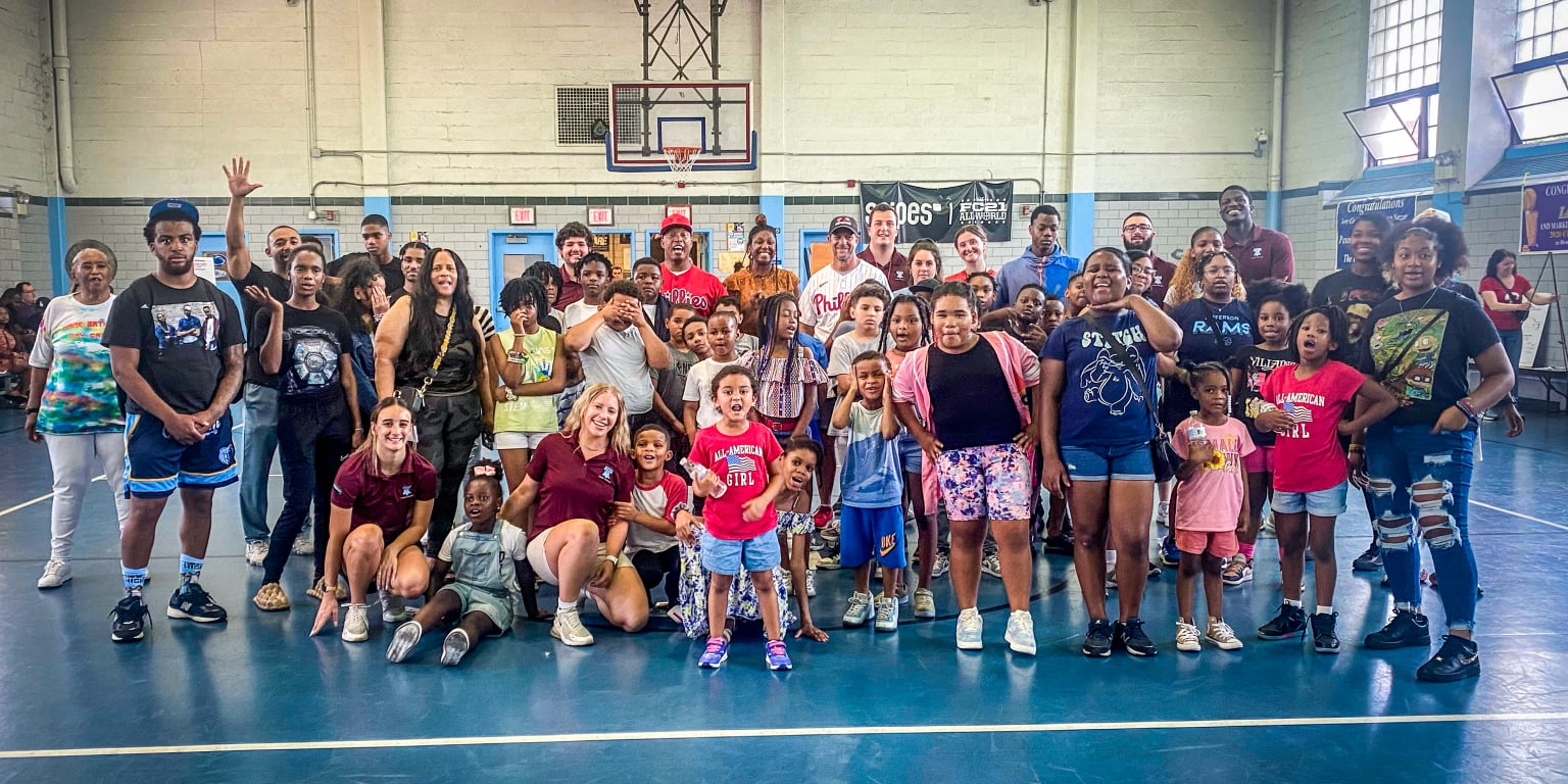 Mickey Morandini Milt Thompson and Phanatic Kick-Off Phillies ...