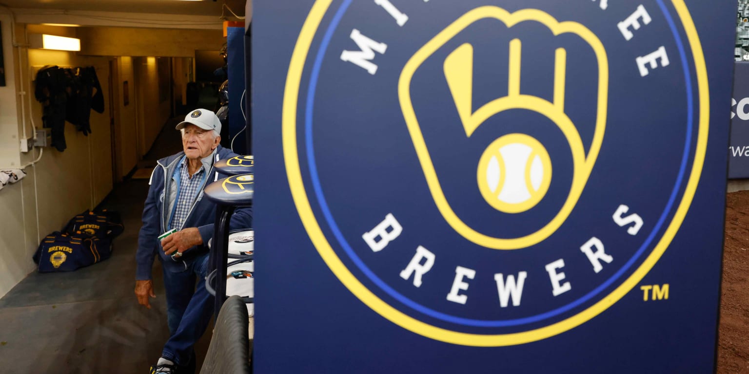Brewers express love for Bob Uecker after Wild Card loss