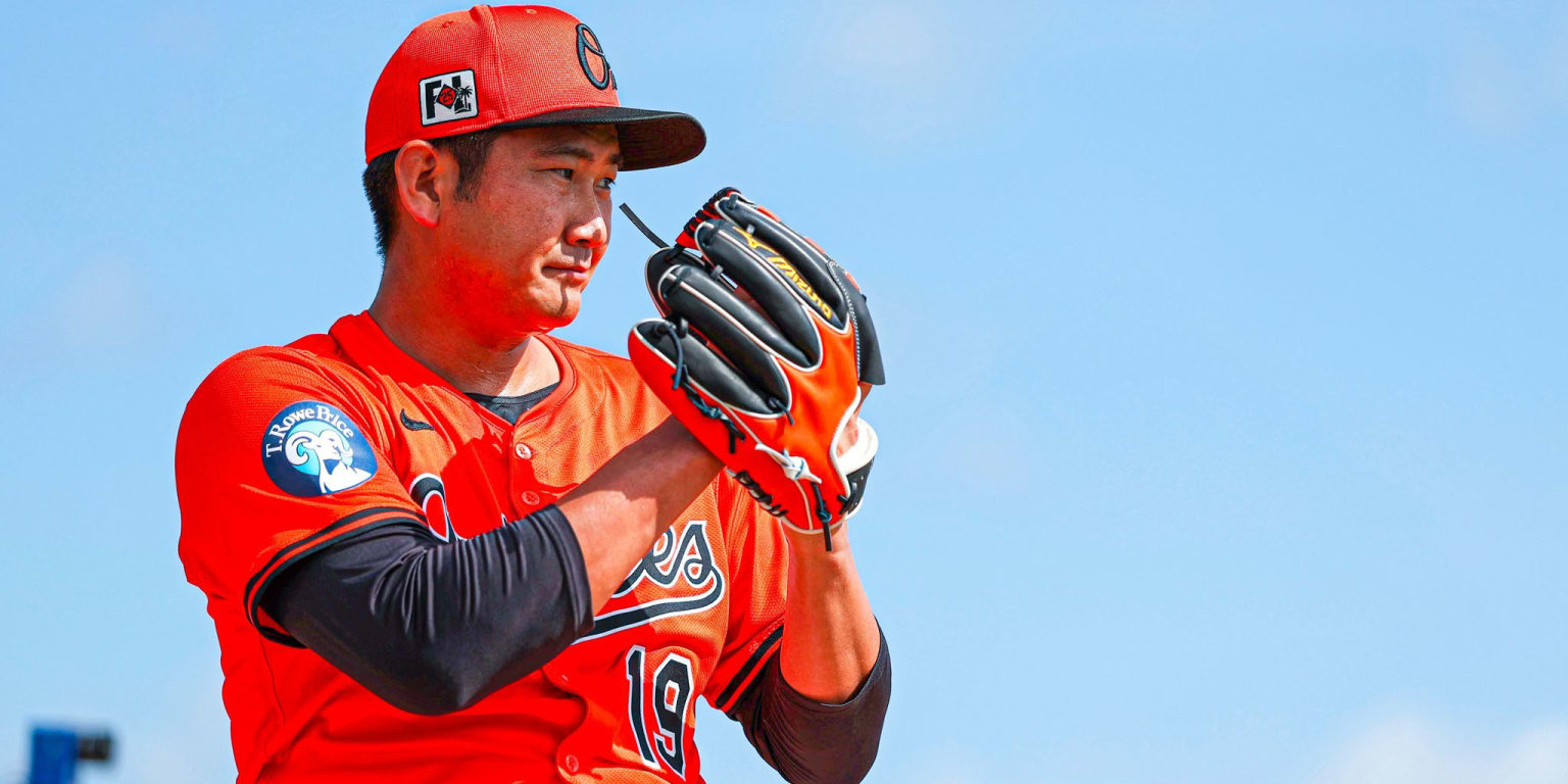 Tomoyuki Sugano throws first live batting practice