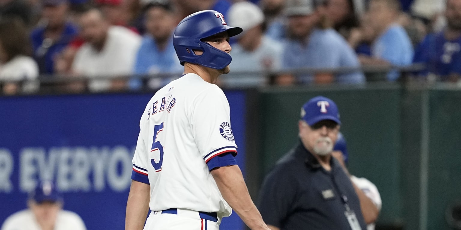 Corey Seager exits with left hamstring injury