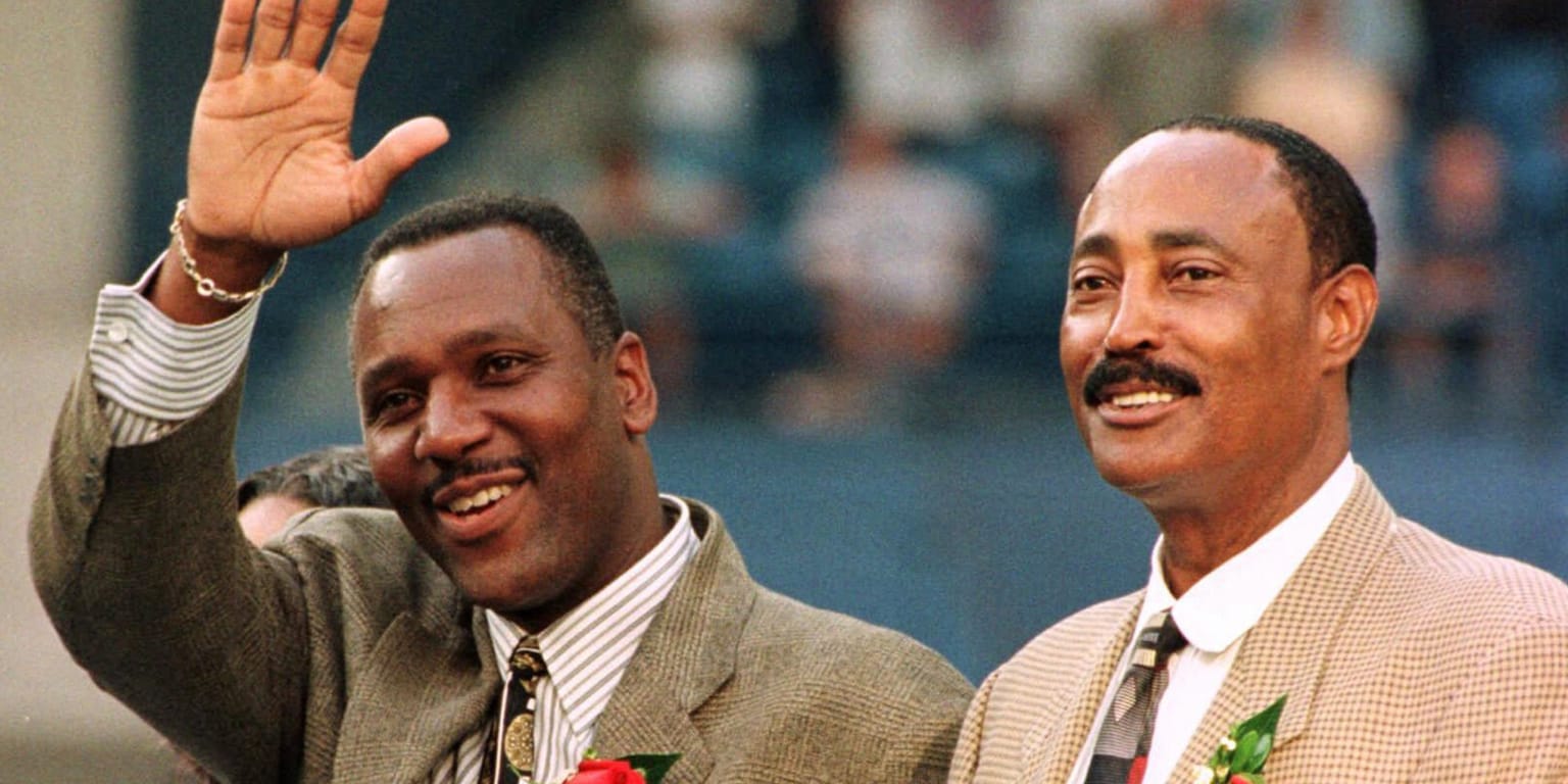 Cito Gaston, Joe Carter throw first pitches in 2025 World Series Games ...