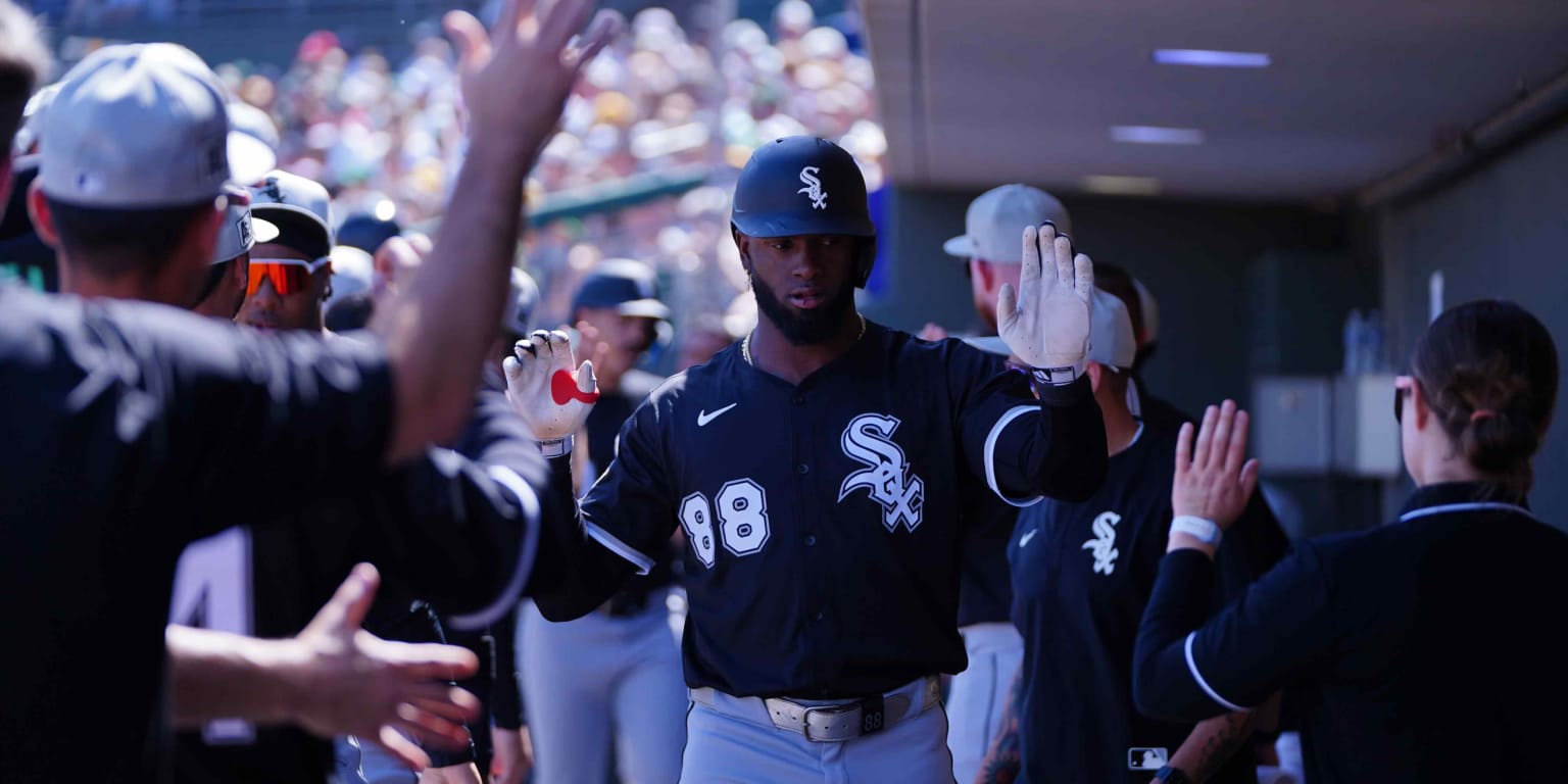 Luis Robert hits third homer of White Sox Spring Training