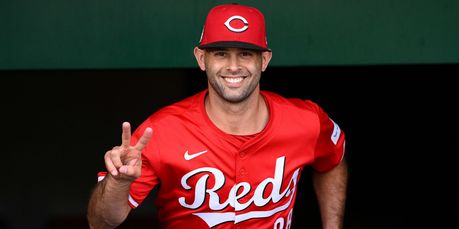 Nick Martinez at his best during birthday appearances