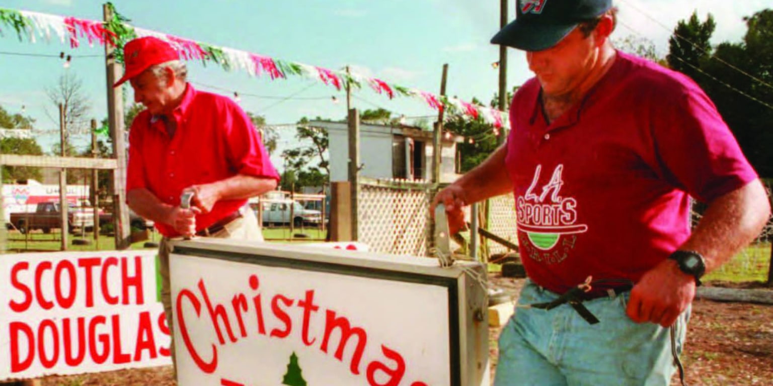 Lance McCullers Jr. on family Christmas tree business