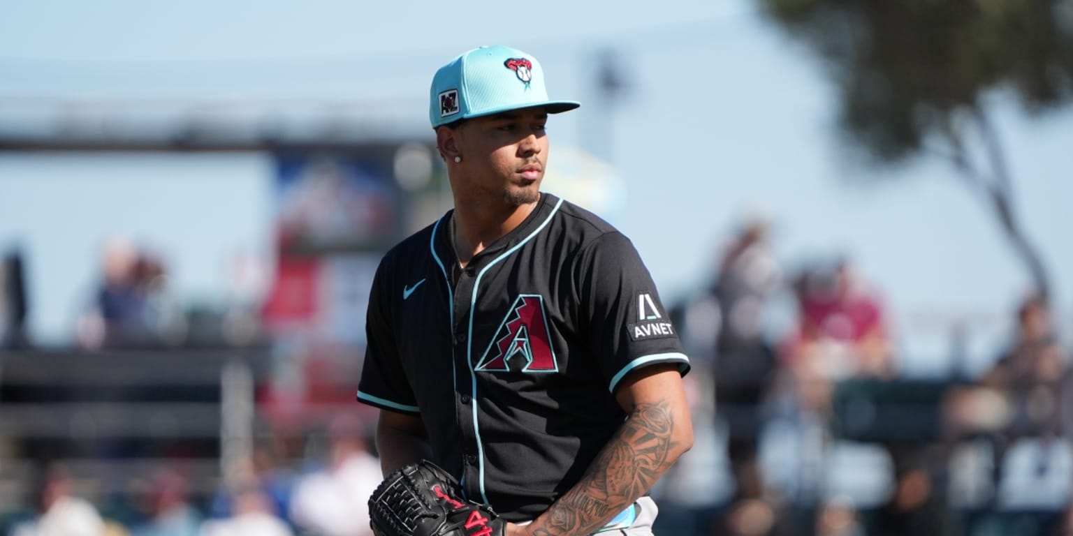 Justin Martinez, D-backs agree on contract extension