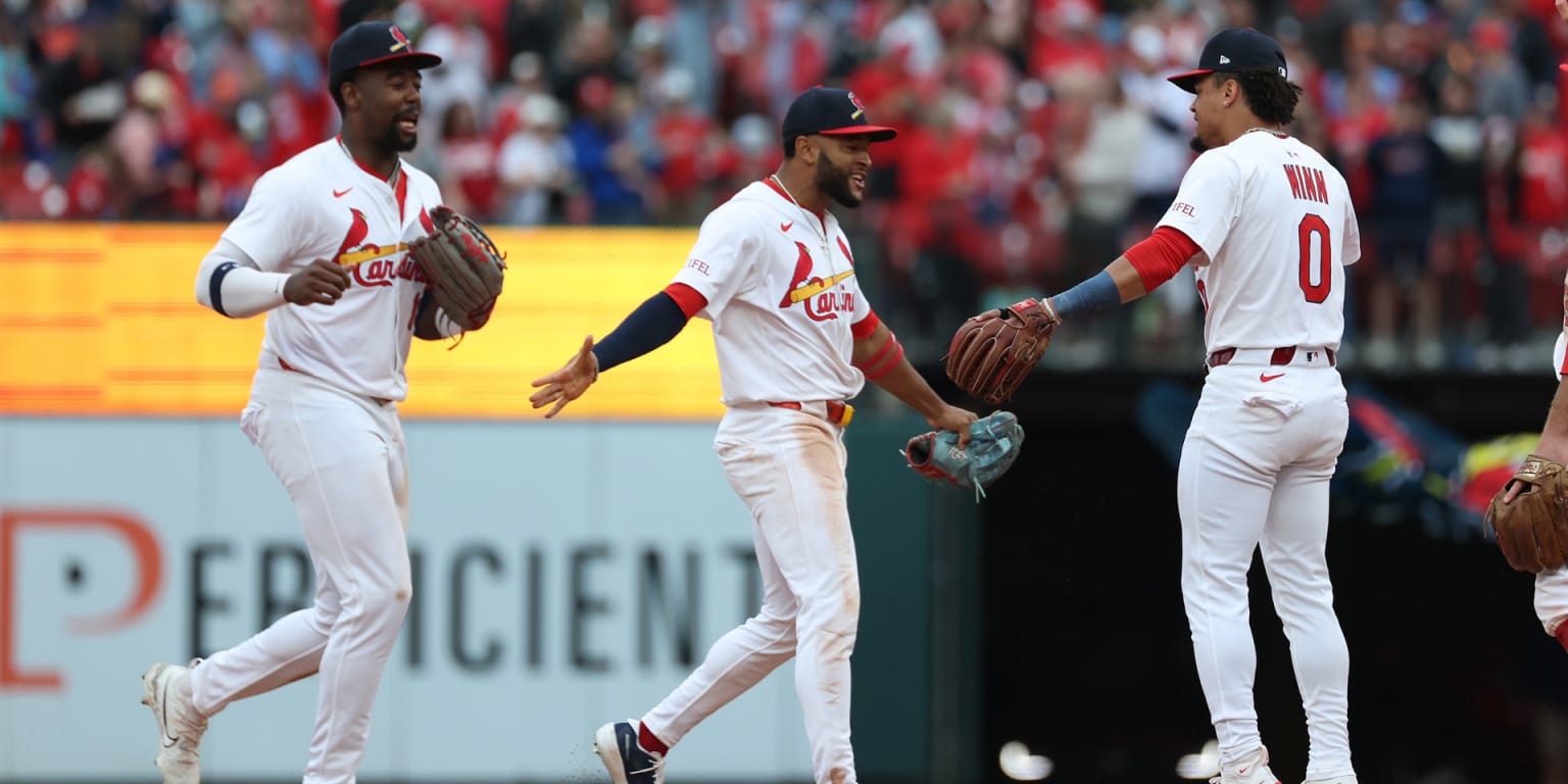 Winn conecta jonrón y ayuda a Cardenales a barrer la serie vs. D-backs
