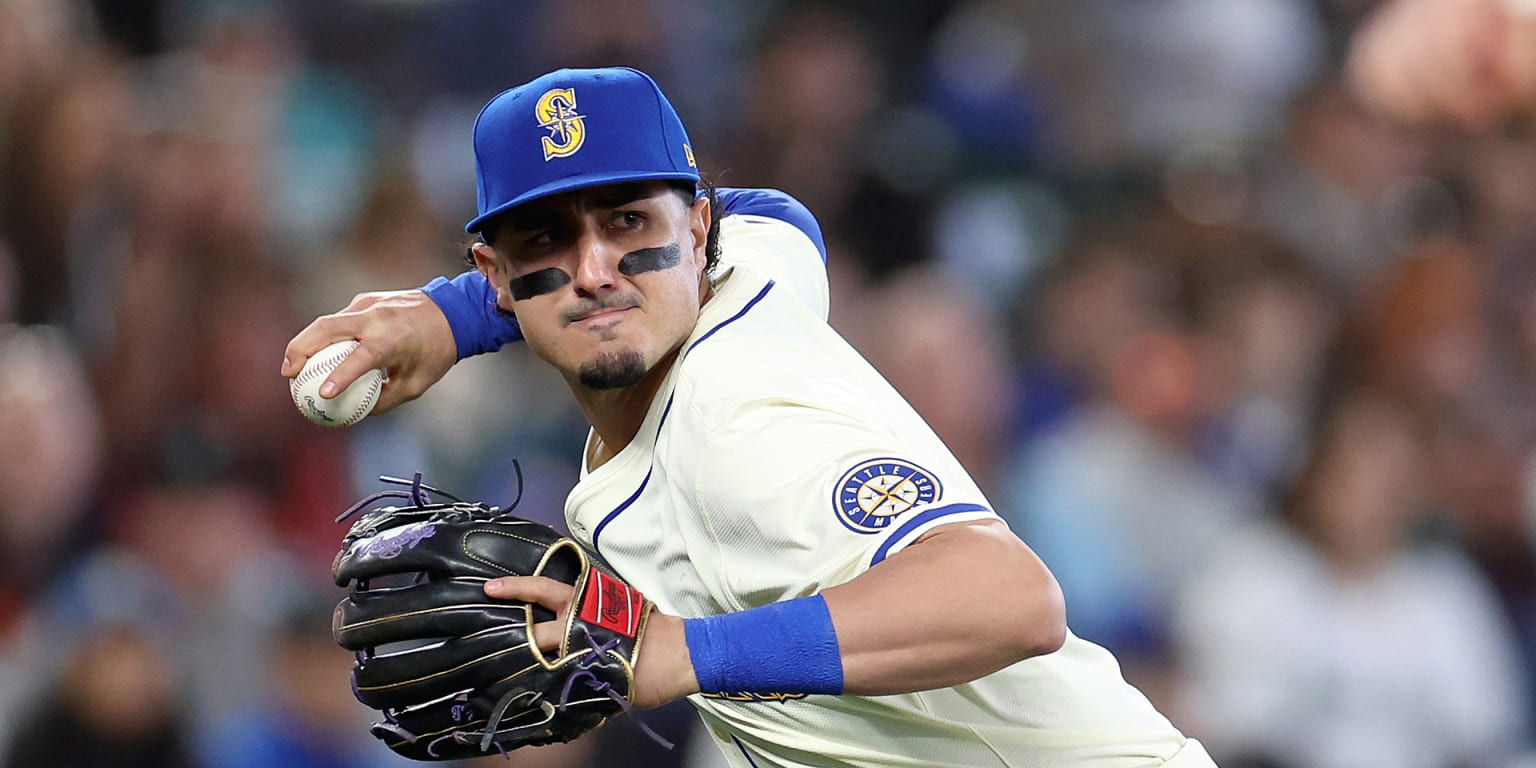 Josh Rojas improving at third base with Mariners