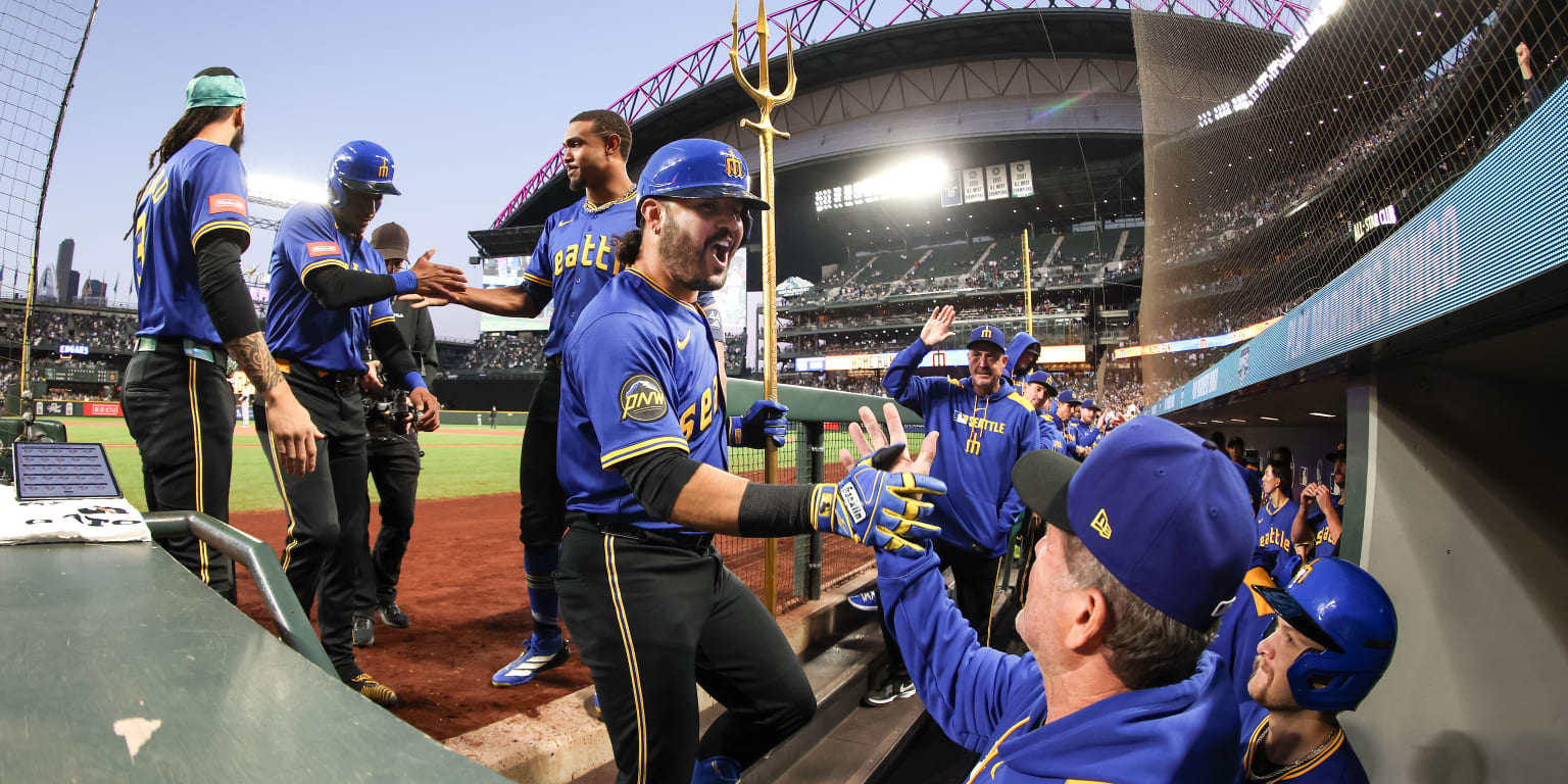 Mariners secure first-round bye in postseason, sweep Rockies