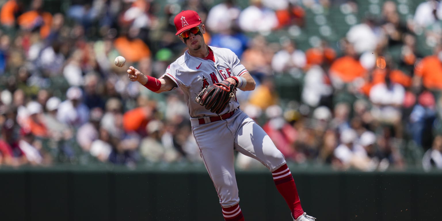 Angels' defense impacting pitching