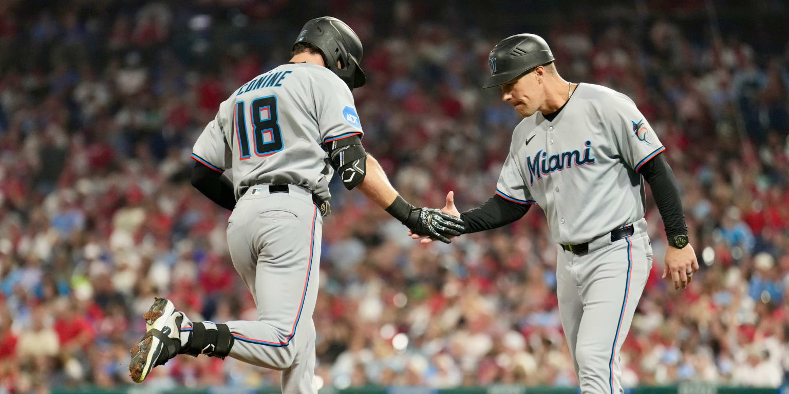 Marlins win 7th straight game to stay in playoff hunt
