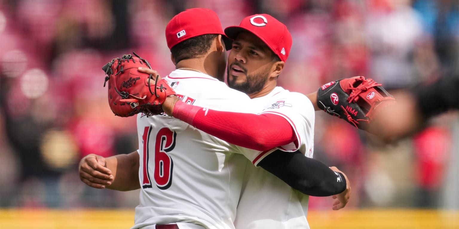 Jeimer Candelario benched, Reds turning to younger players