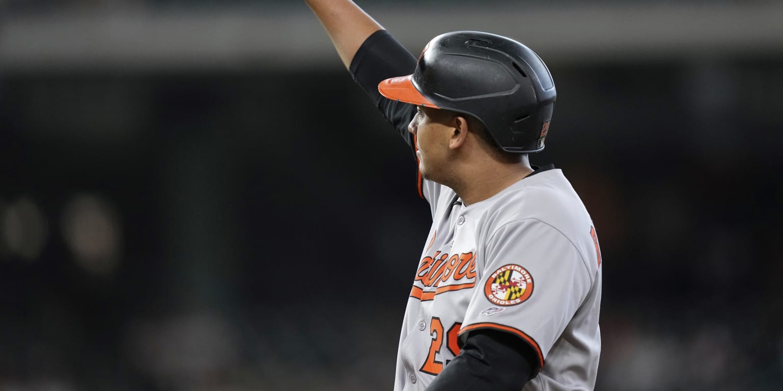 Samuel Basallo gets first MLB hit in debut