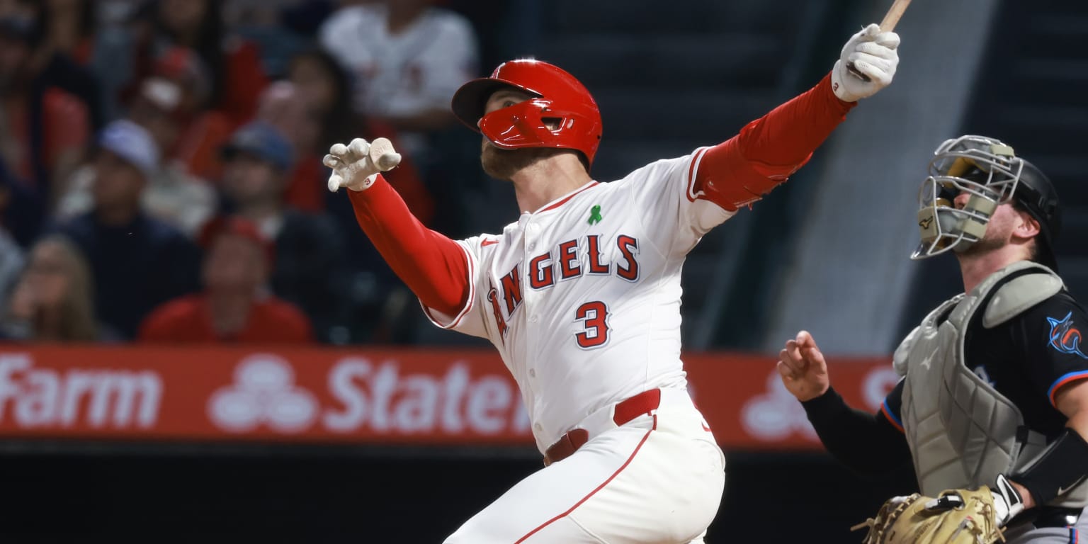 Taylor Ward sets Angels' extra-base hit streak record