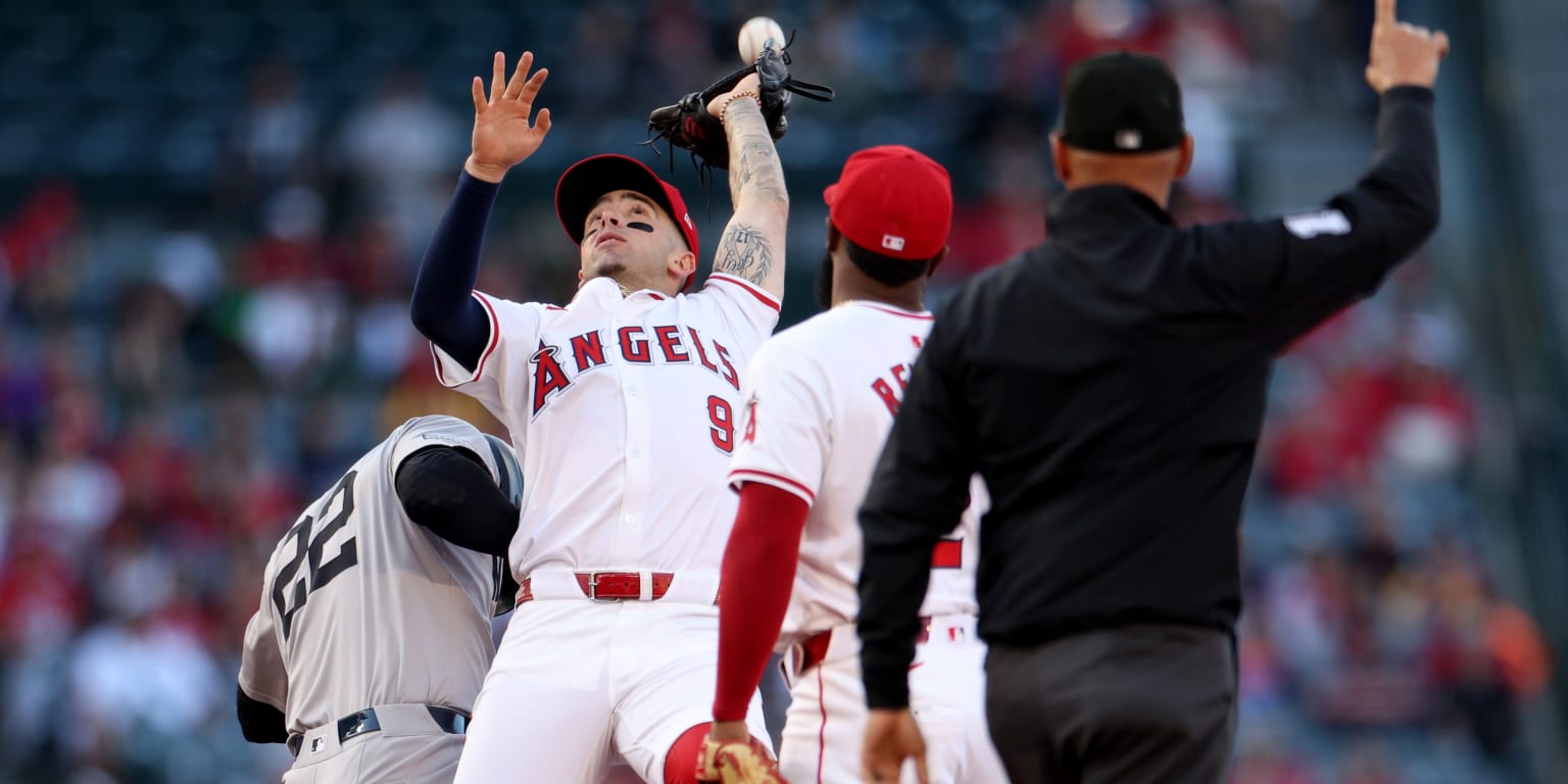 Juan Soto called out on interference, Aaron Boone ejected