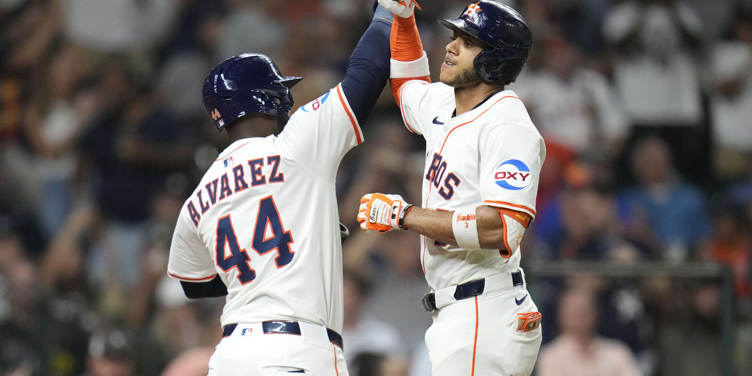 Yordan Álvarez da 4 hits, Astros anotan 4 carreras en el 8vo para vencer a Yankees