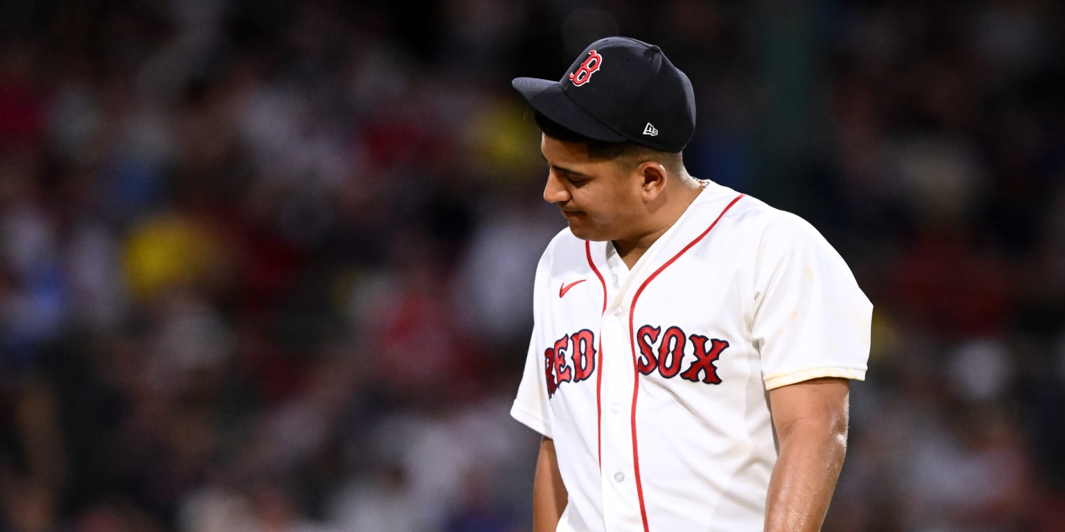 Red Sox drop fourth straight game at Fenway