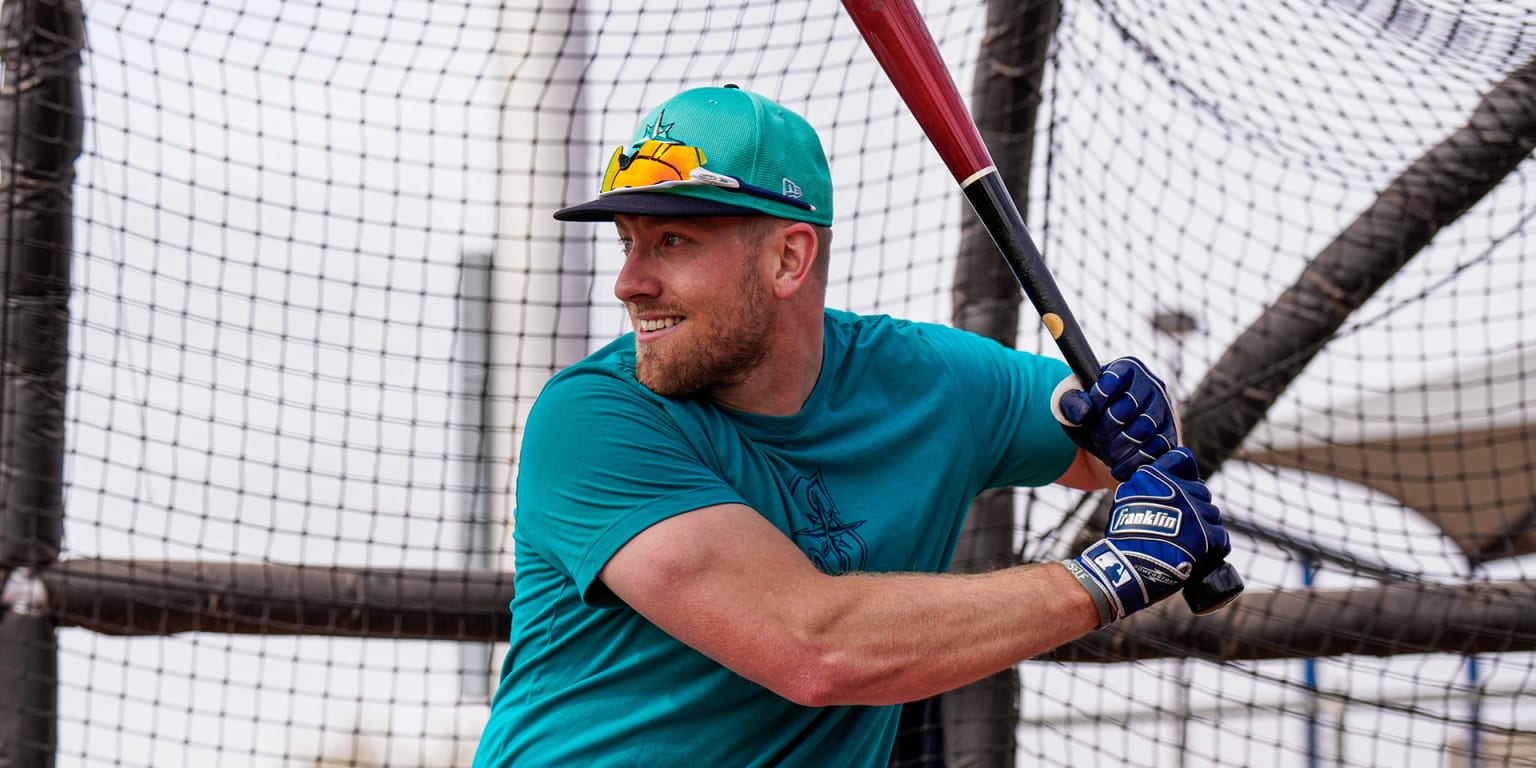 Luke Raley returns to Mariners lineup after birth of first child