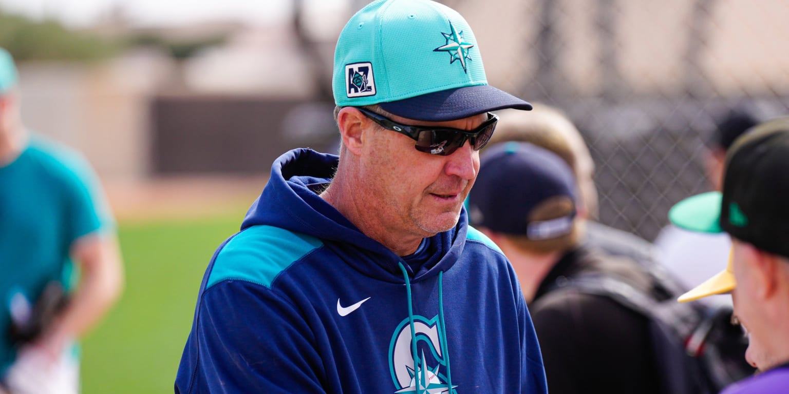 Dan Wilson begins first Spring Training as Mariners manager