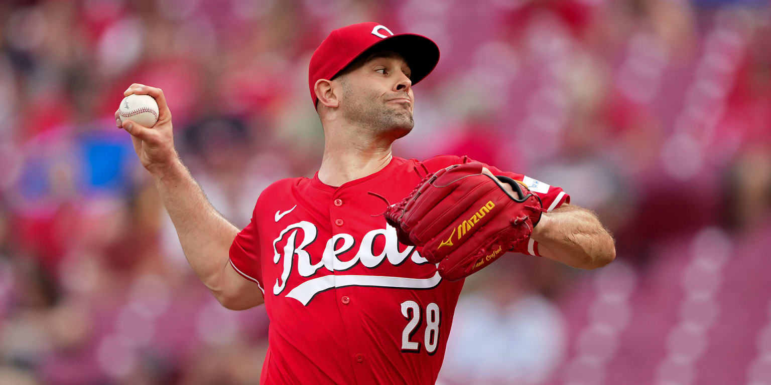Nick Martinez gives up three runs in Reds' loss to Guardians
