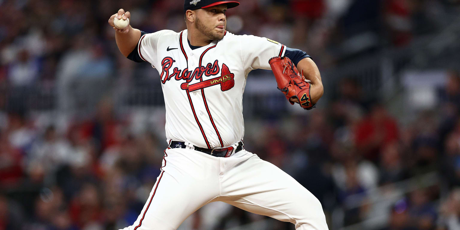 Joe Jiménez signs three-year deal with Braves