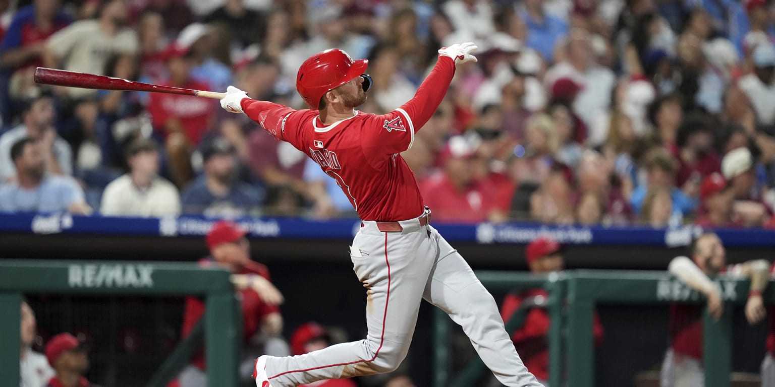 Angels hit three home runs in win vs. Phillies