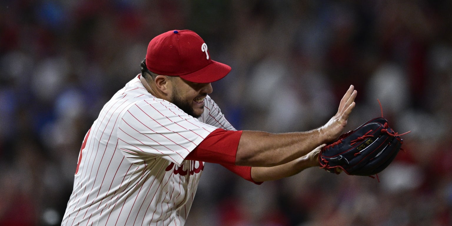 Carlos Estévez's Dragon Ball Z save celebration