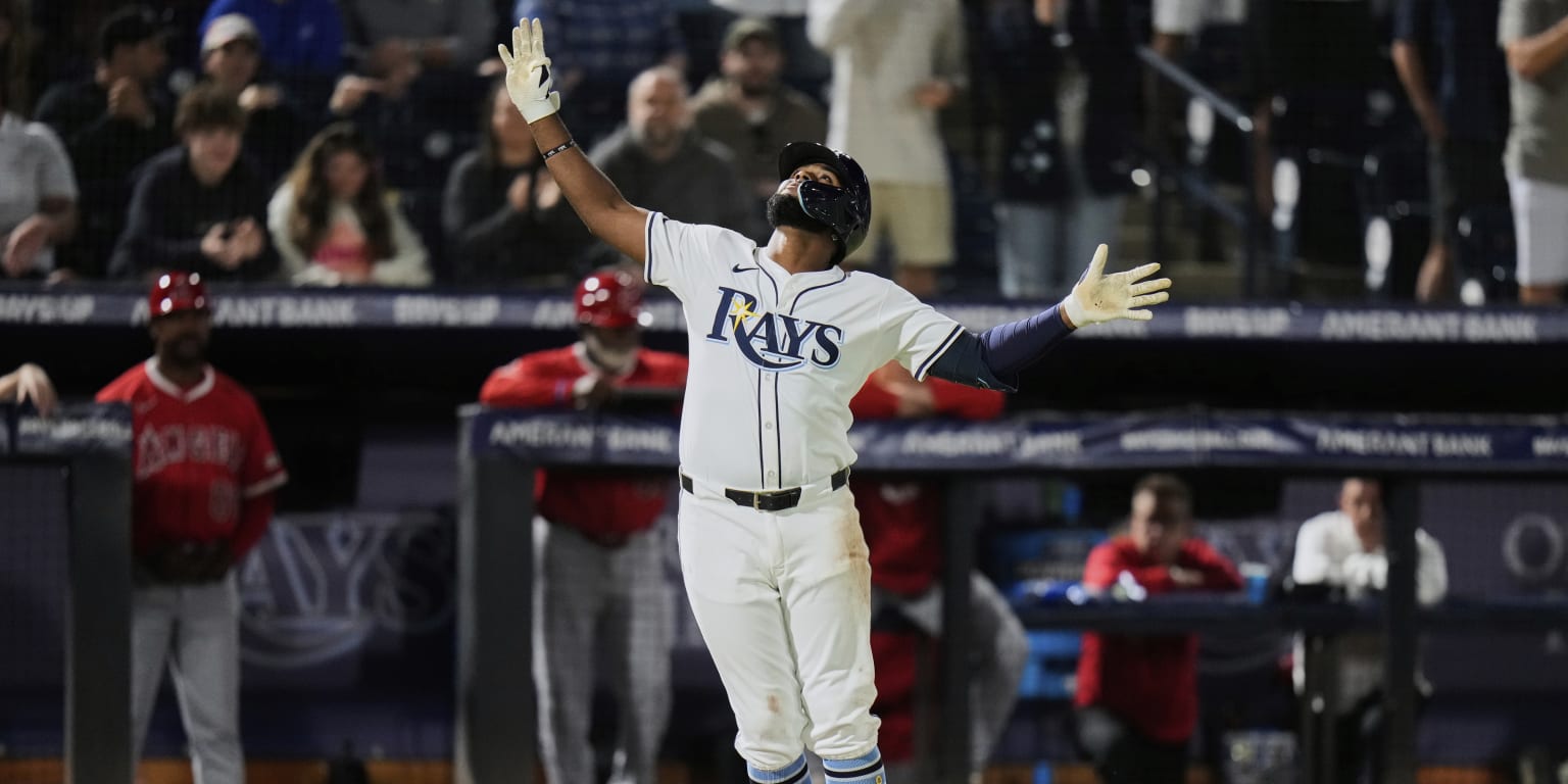 Junior Caminero dedicates first 2025 homer to Dominican Republic