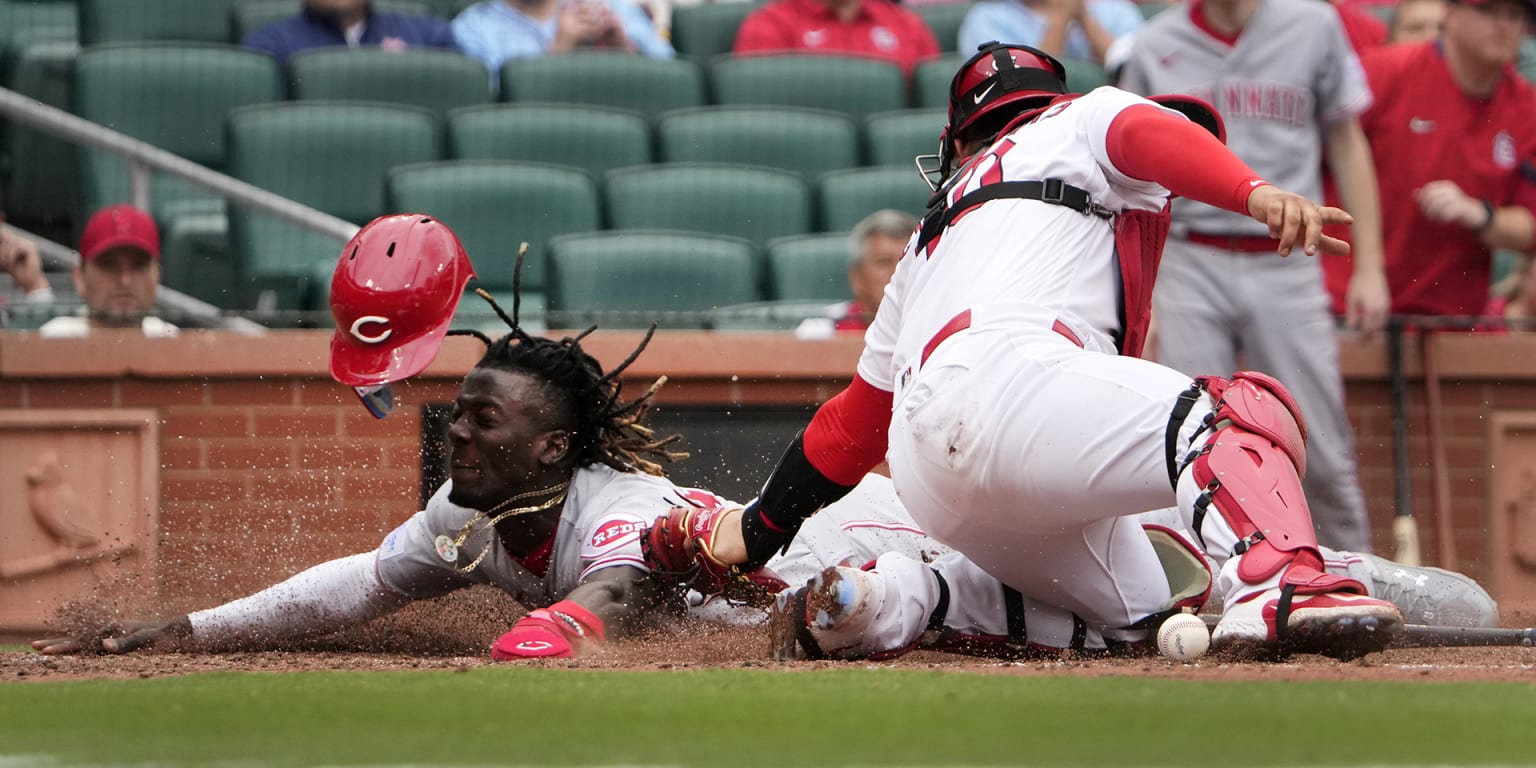 Elly De La Cruz scores the winning run in Reds' victory