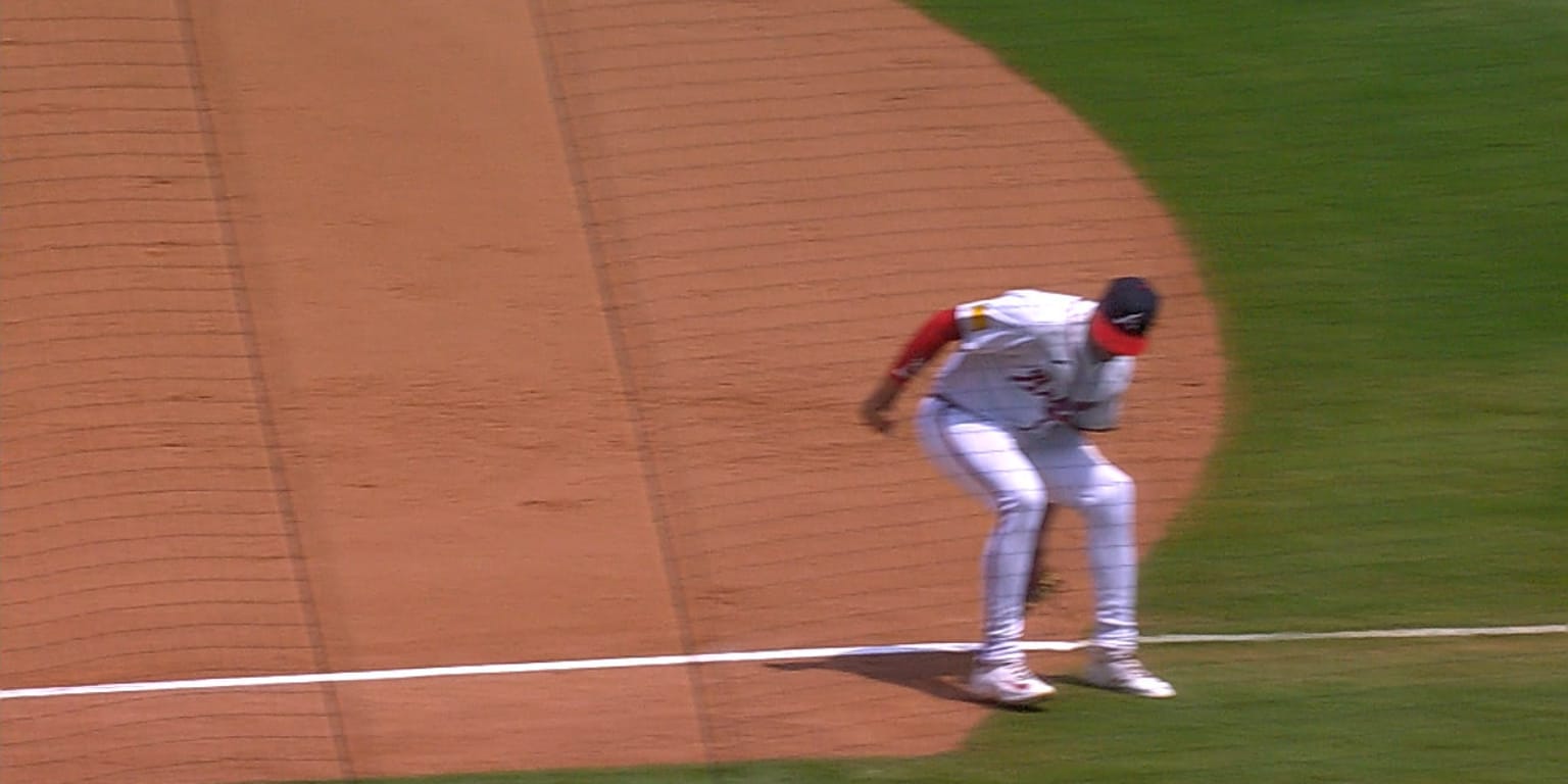 Matt Olson behind-the-back play at first base