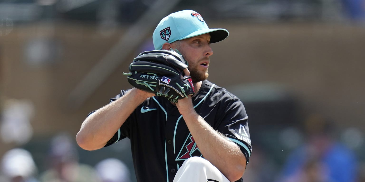 Merrill Kelly strikes out three in strong spring debut