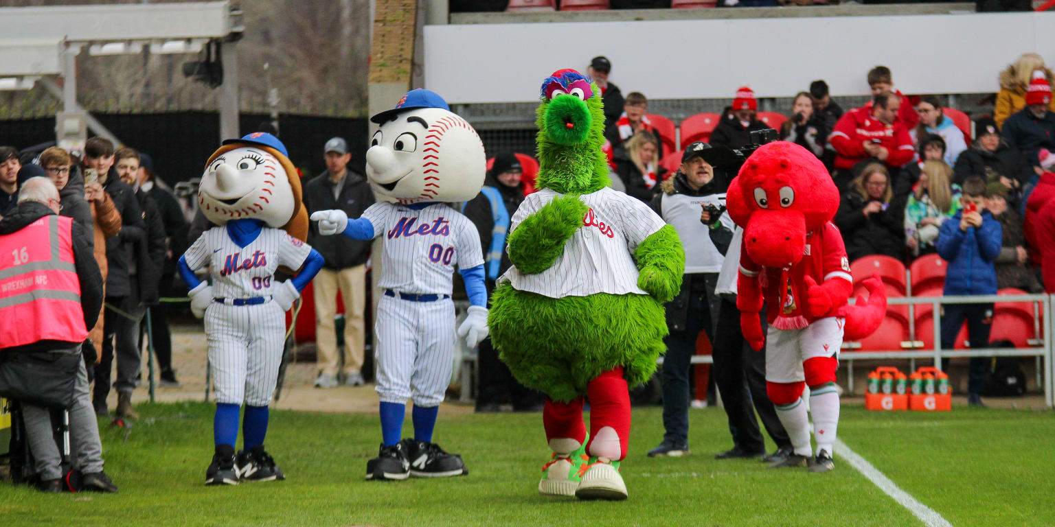 Rob McElhenney brings baseball mascots to Wrexham AFC