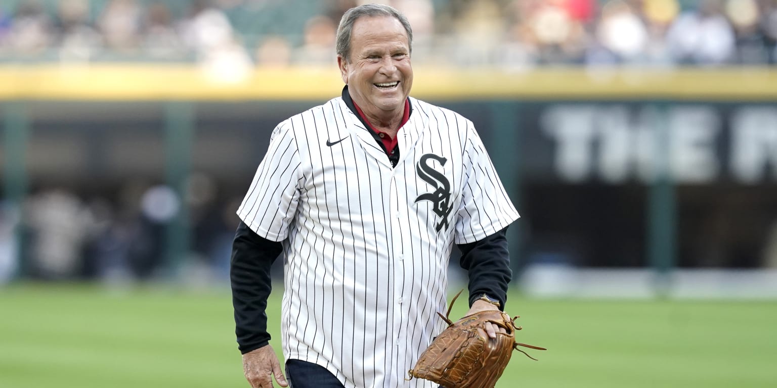 Steve Stone signs multiyear agreement to continue as White Sox TV analyst