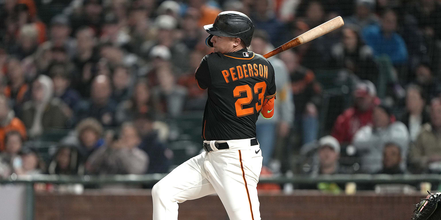 Hit de Pederson fue clave en victoria de S.F. sobre Cerveceros