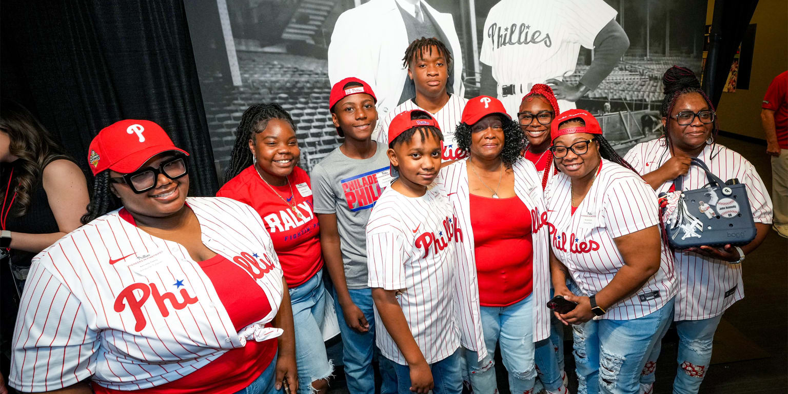 Phillies honor former players on Jackie Robinson Day