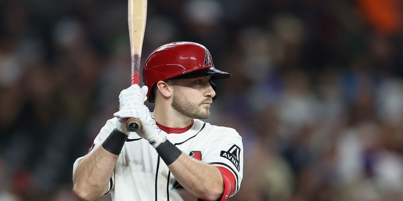 Reds sign Garrett Hampson to one-year contract